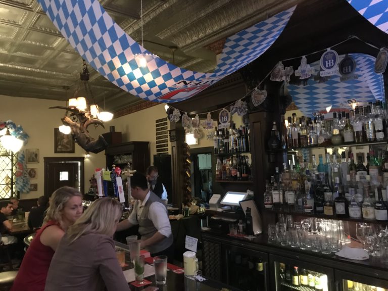 Famous Classic Restaurants in Chicago, IL