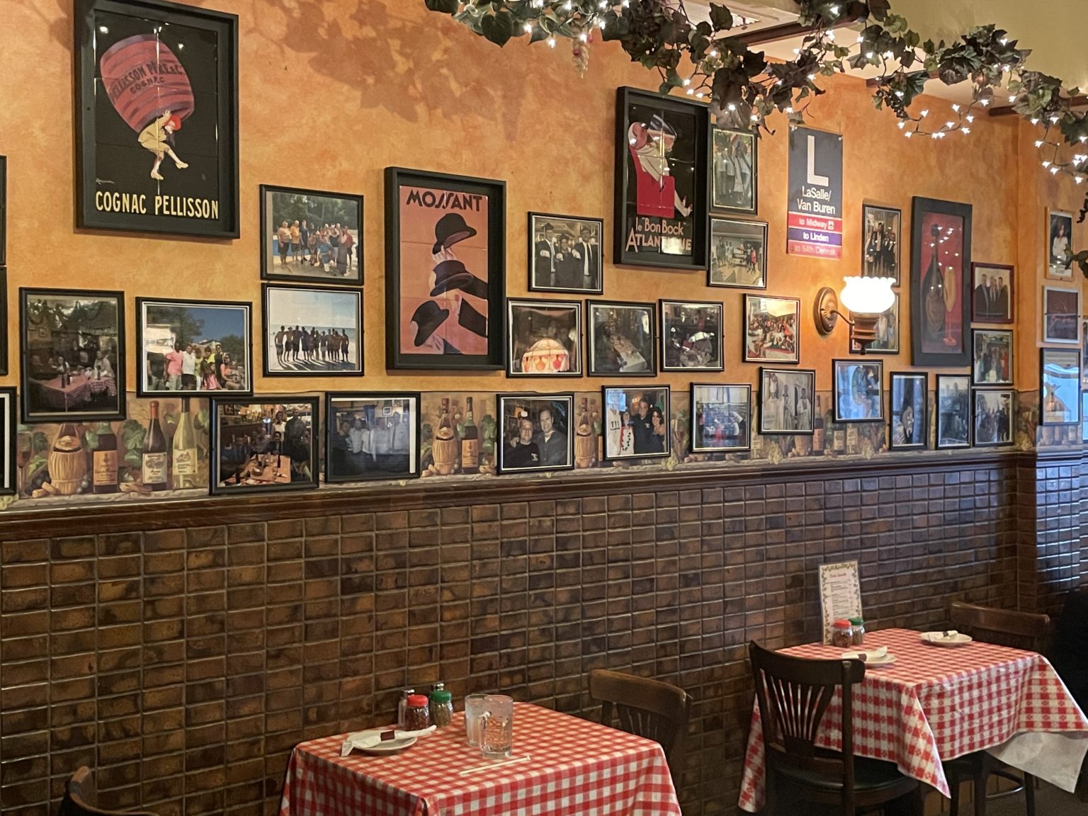 Famous Classic Restaurants in Chicago, IL