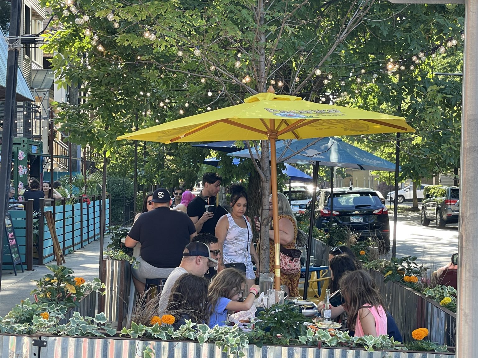 Where to Eat and What to do in Chicago's Lakeview Neighborhood